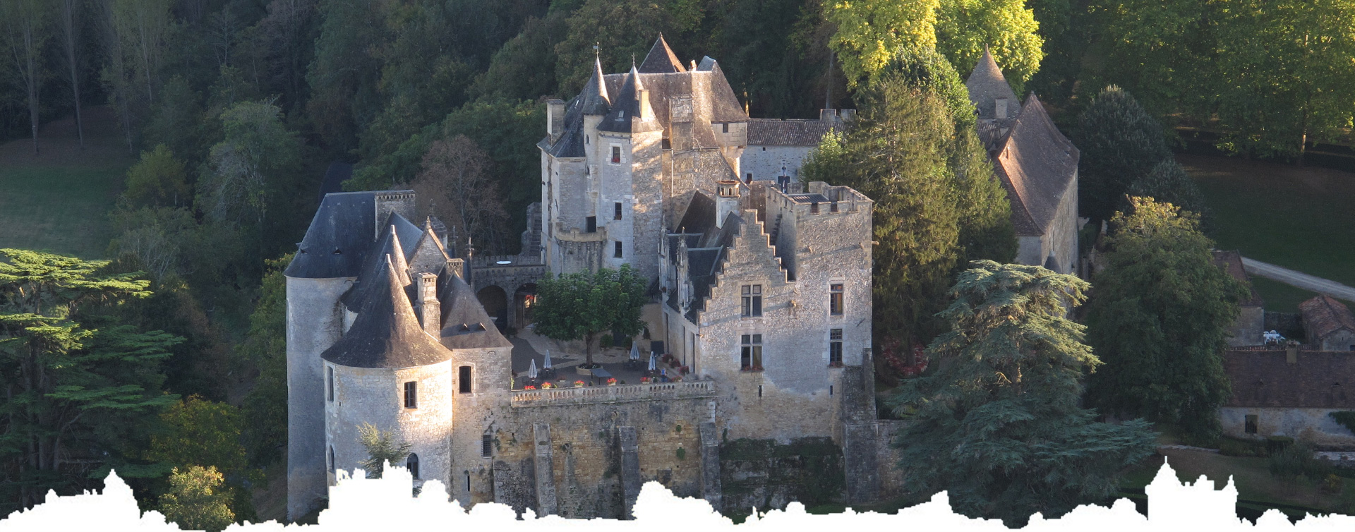 Visitez le Château de Fayrac en MONTGOLFIÈRE | Dordogne & Périgord